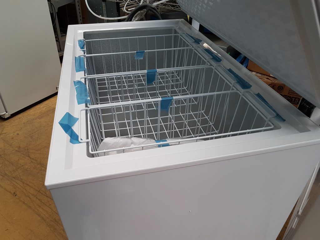 EUROTAG 300LT CHEST FREEZER WITH LOCKS & WHEELS - Discount Electrical